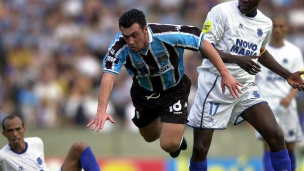 Lembra dele? Saiba por onde anda Cláudio Pitbull, ex-atacante do Grêmio