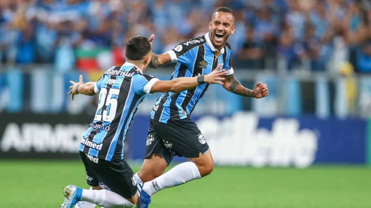 Rômulo, ex-volante do Grêmio, tem destino inusitado no mercado da bola