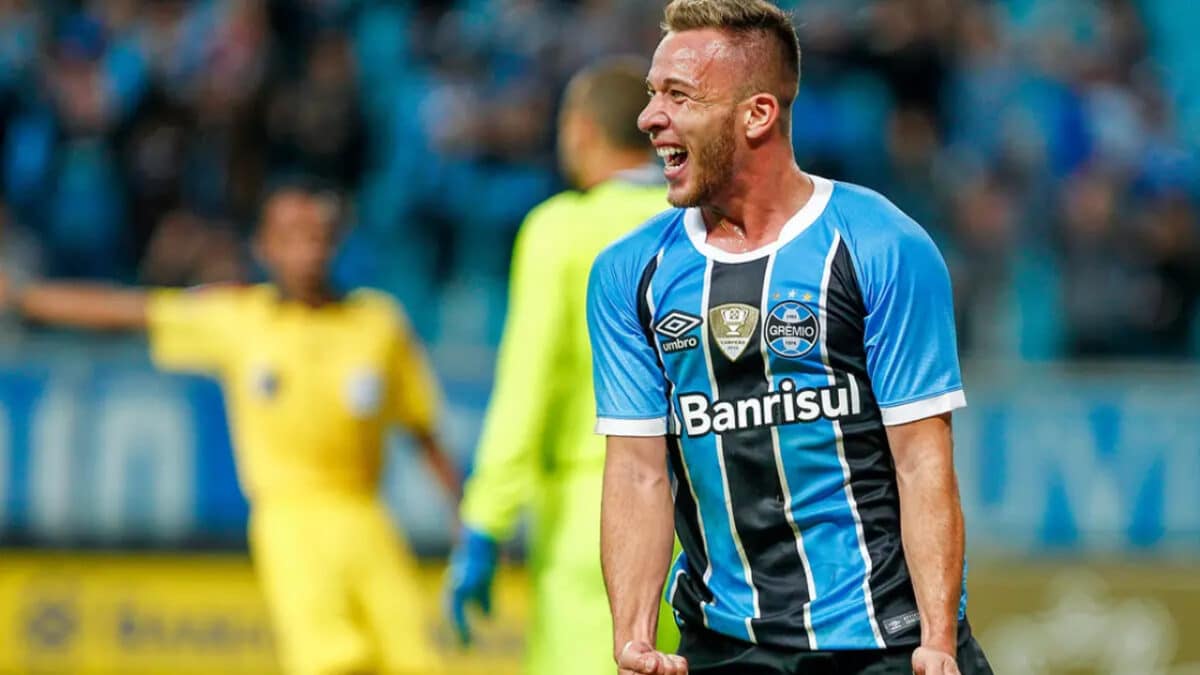 Arthur deve deixar a Juventus e notícia chega até o Grêmio
