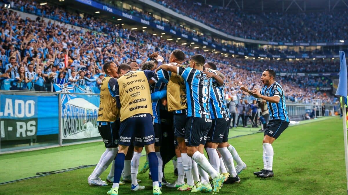 Seleção do mês do Brasileirão 2023 conta com CRAQUE do Grêmio