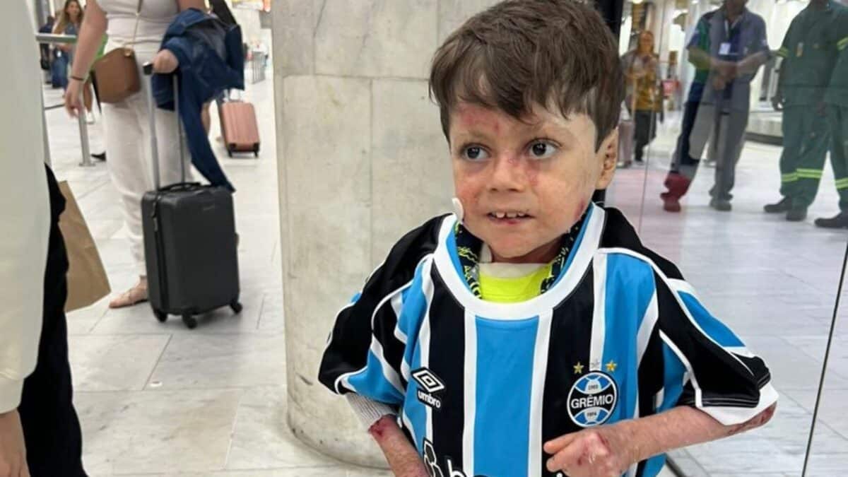 Gui é do GRÊMIO! Torcedor símbolo do Vasco é tietado pelo PG no RJ; assista