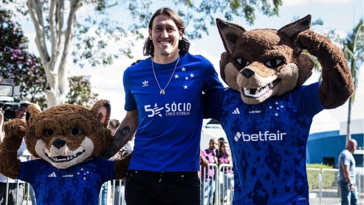 Ex-Grêmio vira peça fundamental do Cruzeiro e termina 2025 em alta