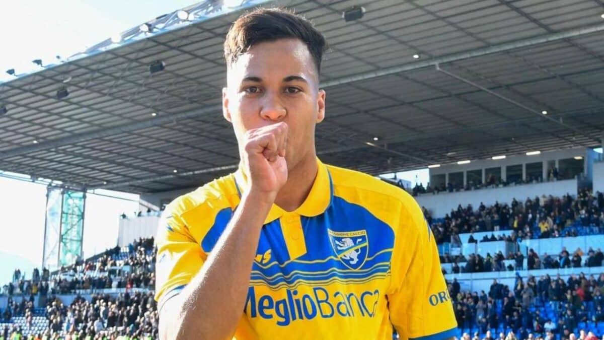 Cruzeiro define preço por reforço badalado no mercado da bola