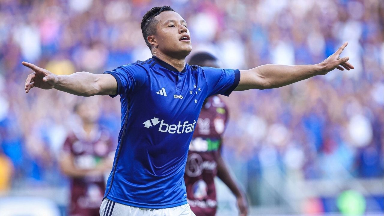 Com passagem pelo rival, saiba mais sobre a carreira de Marlon