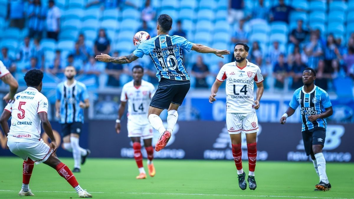 Luís Castro solta o verbo sobre desempenho de meia no Grêmio ...